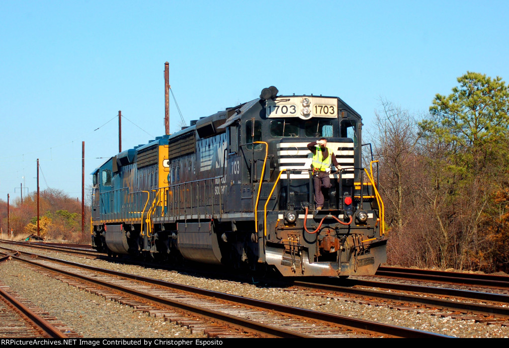 NS SD45-2 1703 & CSX SD40-2 8886 at Browns Yard